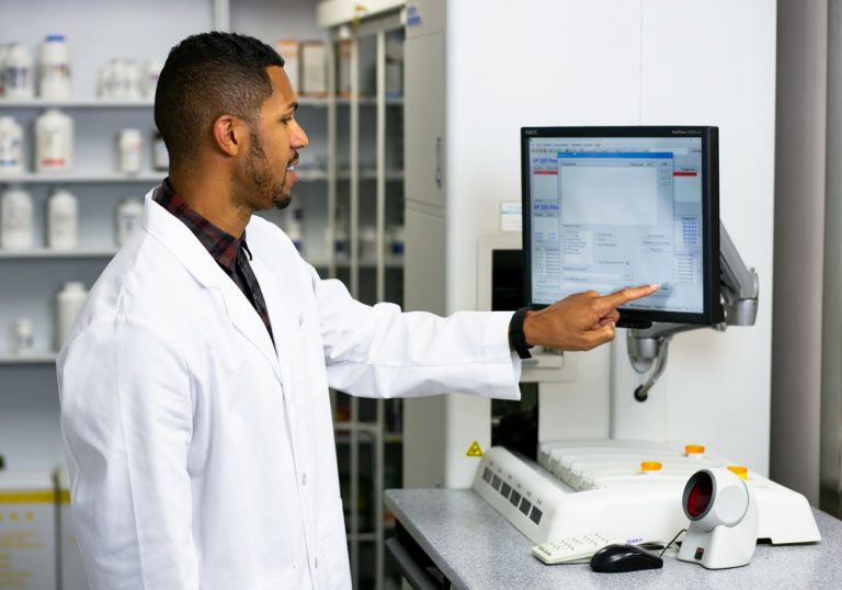 Artificial intelligence in pharmacy, and will pharmacists be replaced ...